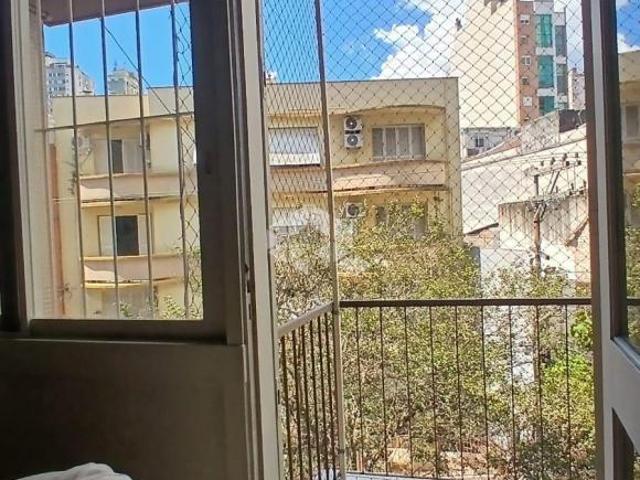 APARTAMENTO 2 QUARTOS, MOBILIADO NO CENTRO DE PORTO ALEGRE