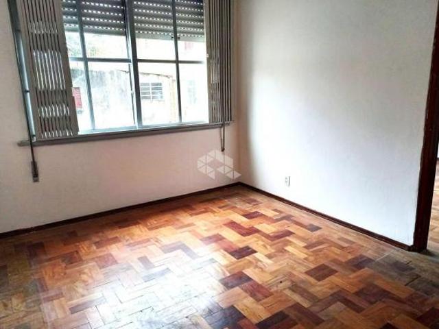 apartamento 2 quartos, segundo andar na Tapiaçú em Porto Alegre
