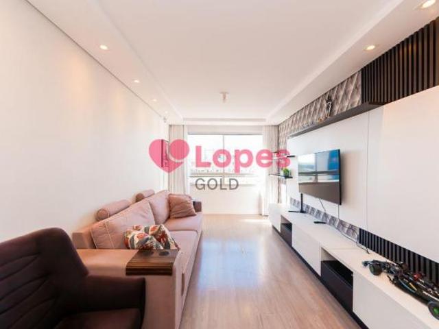 Apartamento 2 quartos, reformado, andar alto e vista livre, no Cristo Rei