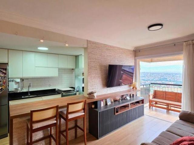 APARTAMENTO 2 QUARTOS REFORMADO ANDAR ALTO VISTA LIVRE