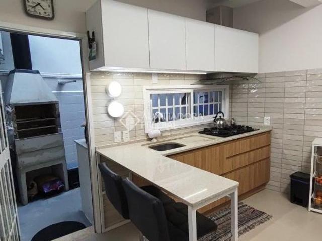 APARTAMENTO 2 QUARTOS REFORMADO PRÓXIMO À ORLA DO GUAÍBA