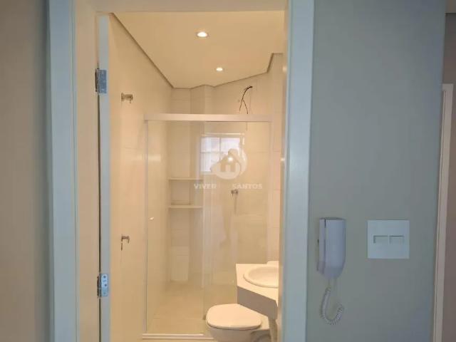 Apartamento 2 quartos, reformado, uma quadra da praia Gonzaga