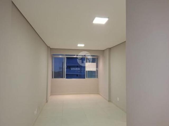 Apartamento 2 quartos, reformado, uma quadra da praia Gonzaga