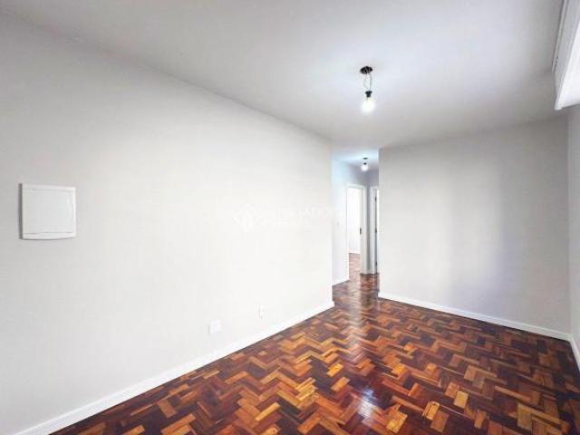 Apartamento 2 Quartos, Totalmente Reformado, Desocupado, Ensolarado, 1 Vaga Rotativa