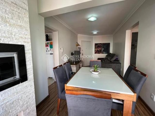 Apartamento 2 quartos, vaga fixa, churrasqueira, à venda no Bairro Cavalhada