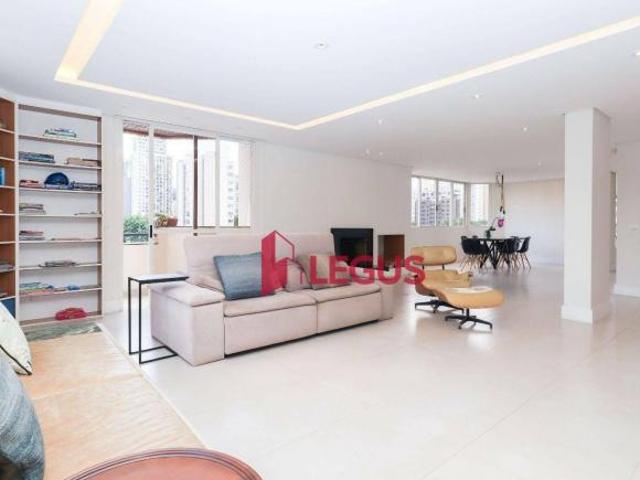 Apartamento 2 suite sendo 1 master, com 3 vagas de garagem