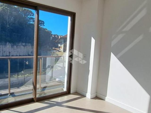Apartamento 2 suítes + lavabo, com 75,35m², no Centro de Gramado, a poucos metros da Rua Coberta