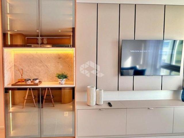 Apartamento 2 suítes, mobiliado e decorado, box de garagem no bairro Navegantes
