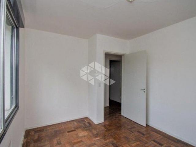 Apartamento 2d c/ dep. empregada e garagem no bairro Petrópolis próximo à praça da Encol
