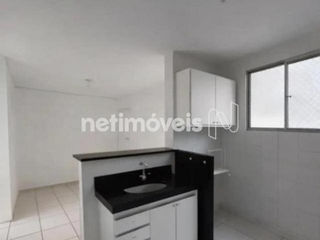 Apartamento 2q bem ventilado em condominio de 2q no Cabral, portaria 24h. 1 km do Shopping Contagem