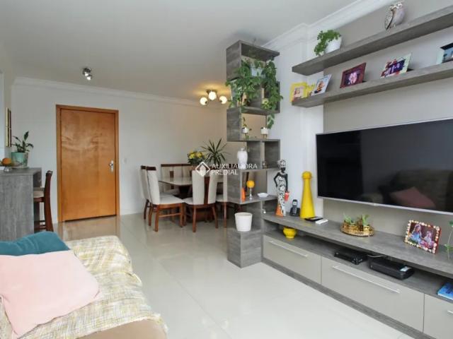 Apartamento 2 dormitórios, 1 vaga de garagem no bairro Vila Ipiranga em Porto Alegre/RS