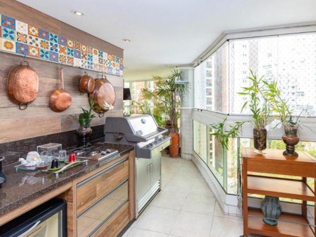 Apartamento 366m² 4 suítes e 5 vagas no ALTO DA LAPA!