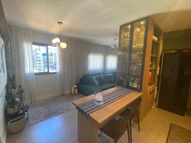 Apartamento 36 m², sendo 01 quarto, sala ampliada, no Centro próximo a Estação Sé e Terminal Bandeir