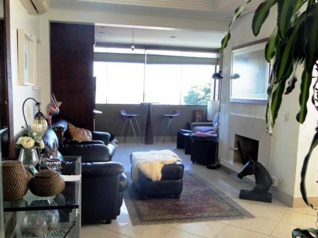 APARTAMENTO 3 DOMR. COM LAREIRA E CHURRASQUEIRA