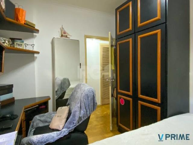 Apartamento 3 dormitórios, sendo 1 suíte, com 2 salas de estar, junto à Praça da