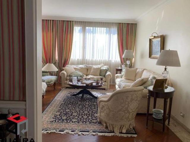 Apartamento 3 Dormitórios no Itaim 200 m2