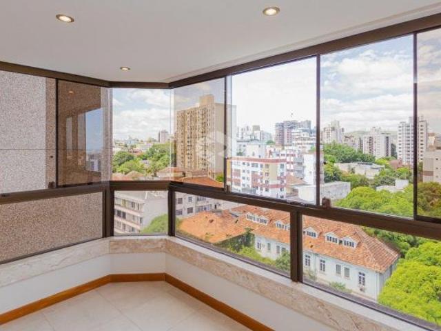 Apartamento 3 dormitórios bairro Petrópolis 1 suíte, andar alto e 1 vaga