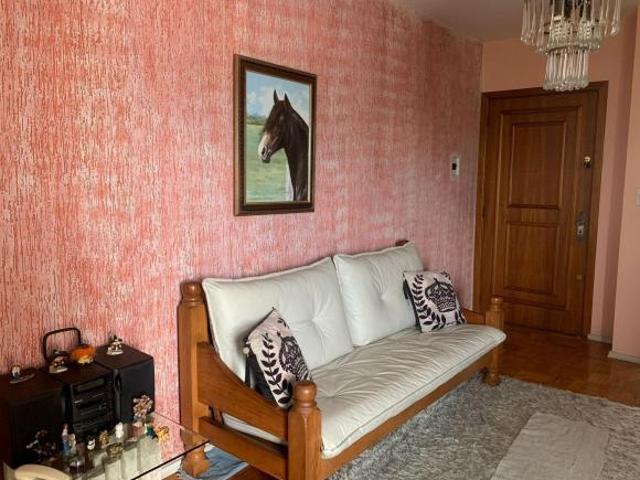 Apartamento 3 dormitórios com 2 banheiros e garagem no Menino Deus