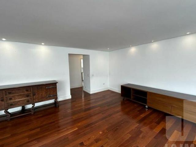 Apartamento 3 dormitórios com 2 vagas no Itaim Bibi
