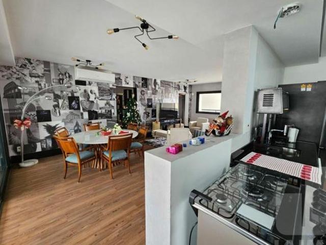 Apartamento 3 dormitórios com 2 vagas em Moema