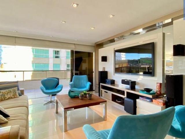 Apartamento 3 dormitórios com Terraço e vista para o mar