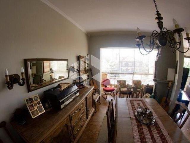 Apartamento 3 dormitórios com vaga de garagem para venda no bairro Petrópolis em Porto Alegre