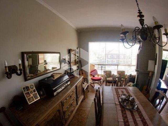 Apartamento 3 dormitórios com vaga de garagem para venda no bairro Petrópolis em Porto Alegre