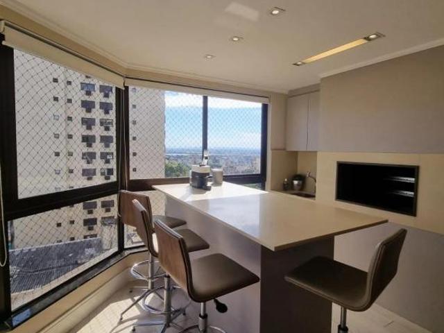 Apartamento 3 dormitórios com dependência, 127m privativos, duas vagas individua