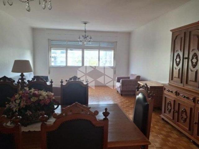Apartamento 3 dormitórios com dependência, vaga de garagem coberta, Bairro Independência em Porto Al