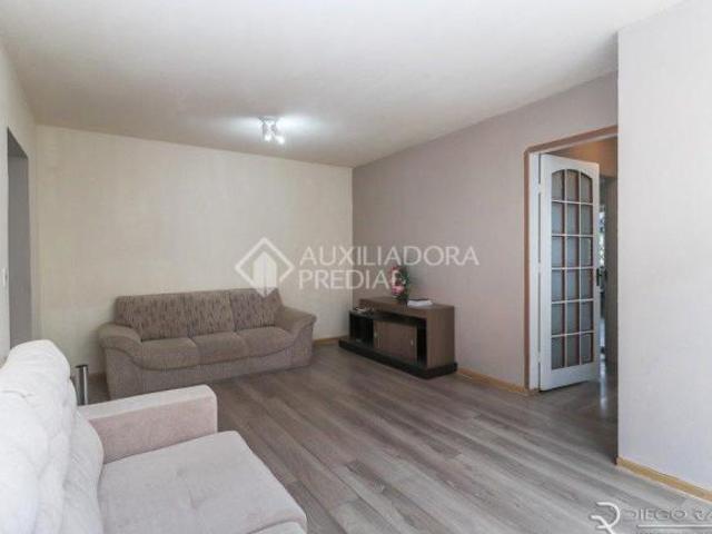 Apartamento com 3 dormitórios, sacada e vaga coberta e escriturada, 83m² privativos