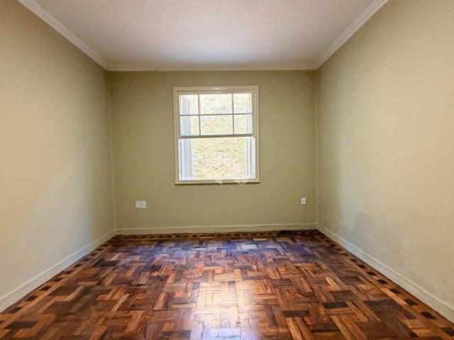 Apartamento 3 dormitórios com sacada, reformado à venda no bairro Centro Histórico