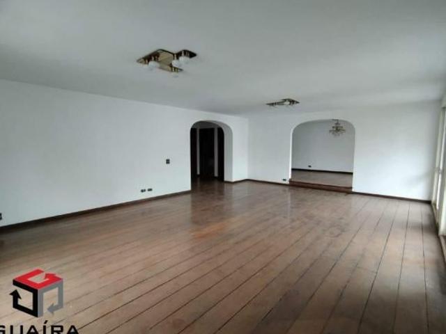 Apartamento 3 Dormitórios em Jardim Paulista com 242m²