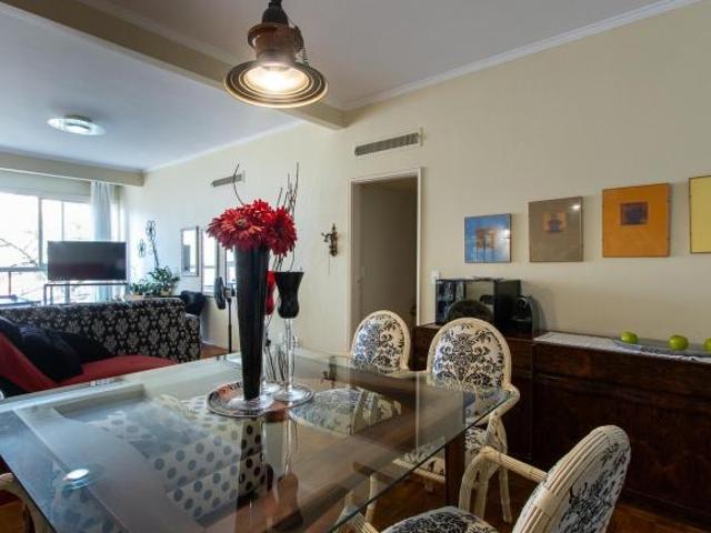 Apartamento 3 Dormitórios Ensolarado no Centro de Porto Alegre