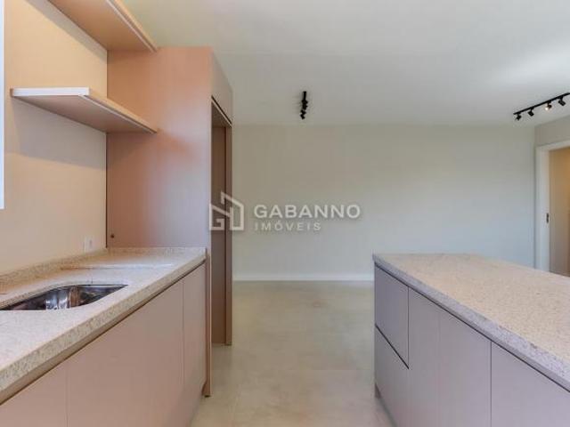 APARTAMENTO 3 DORMITÓRIOS, REFORMADO E COM 2 VAGAS
