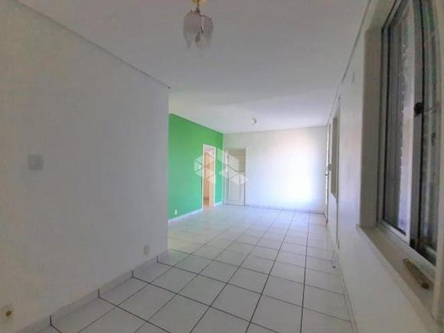 Apartamento 3 Dormitórios, reformado, pátio e 1 vaga de garagem no Bairro Passo