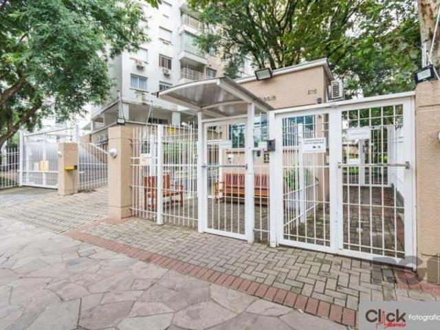 Apartamento 3 dormitórios, suíte, 2 vagas. Andar alto, vista para infraestrutura do condomínio. Semi