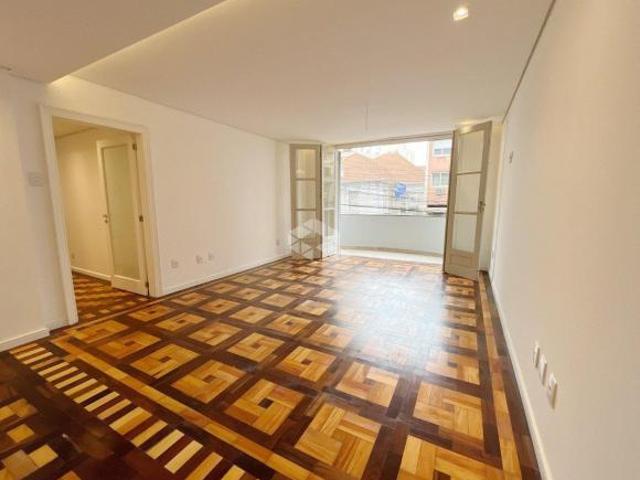 Apartamento 3 dormitórios, sacada, elevador, no bairro Independência, em Porto Alegre
