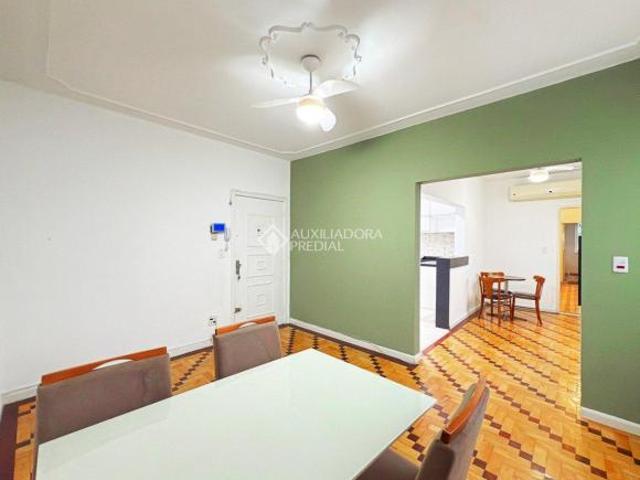Apartamento 3 dormitórios, semi mobiliado, com churrasqueira no bairrom Moinhos de Vento, Porto Aleg