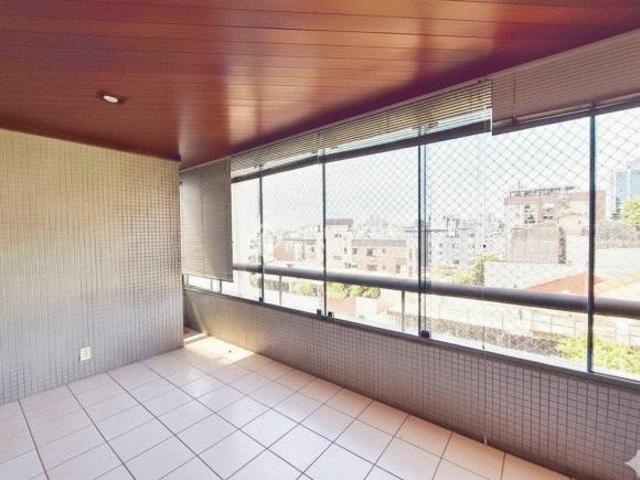 Apartamento 3 dormitórios, sendo 1 suíte, 2 vagas de garagem no bairro Montserrat