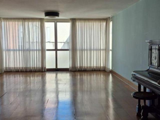 Amplo apartamento em Higienópolis com 167m², 3 dormitórios e 2 vagas