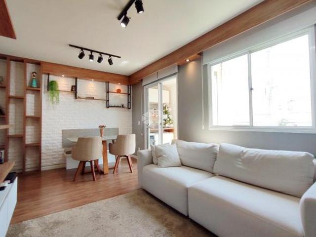 Apartamento 3 Dormitorios sendo 1 suite com vaga de garagem, no Bairro Humaita