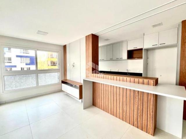 Apartamento 3 dormitórios, sendo 1 suíte, semi mobiliado, prédio com infra completa e rooftop na Zon