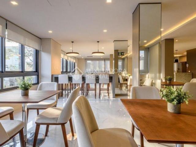 Apartamento 3 dormitórios transformado em 2 dormitórios com o living estendido e vaga de garagem no