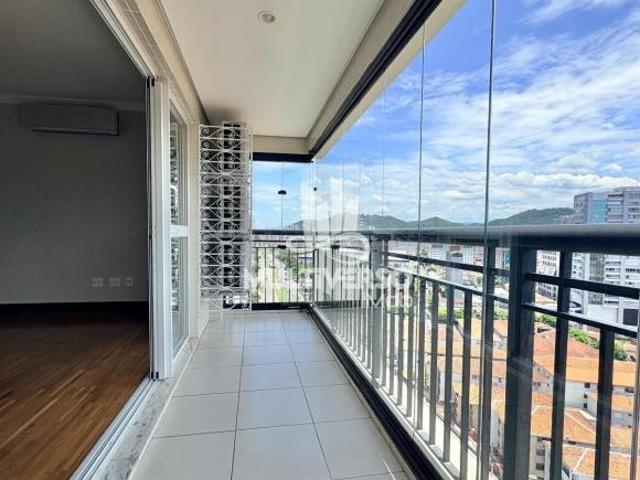 Apartamento 3 dormitórios varanda andar alto e lazer completo no Gonzaga em Santos