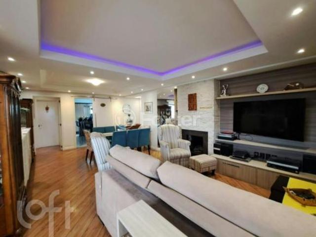 Apartamento, 3 dormitórios, 143.27 m², em Centro