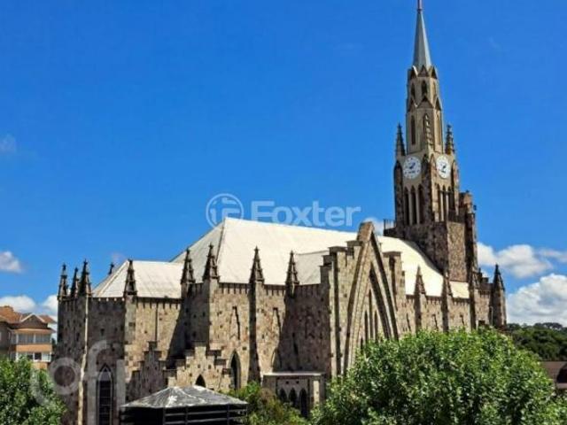 Apartamento, 3 dormitórios, 143 m², em Centro