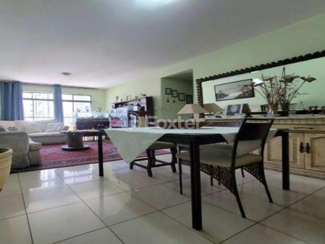 Apartamento, 3 dormitórios, 140 m², em Jardim Paulista