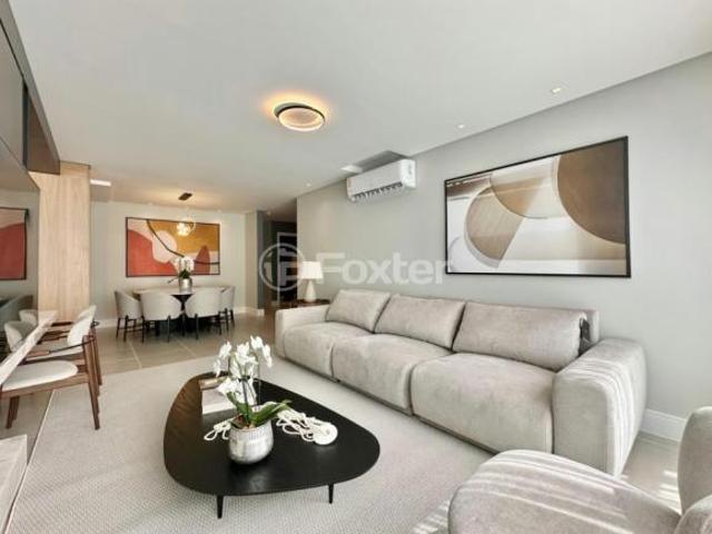 Apartamento, 3 dormitórios, 141 m², em Zona Nova