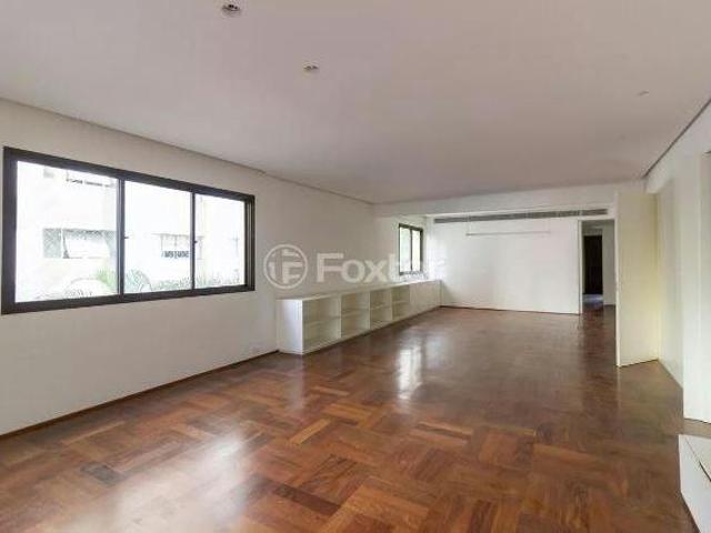 Apartamento, 3 dormitórios, 142 m², em Jardim Paulista