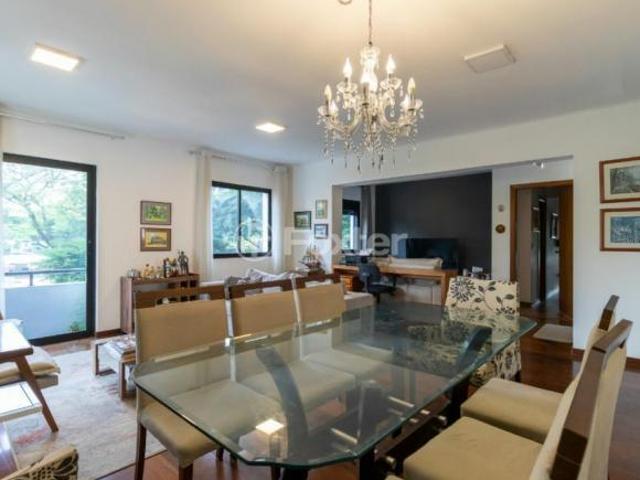 Apartamento, 3 dormitórios, 147 m², em Campo Belo